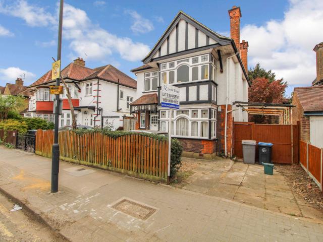 house at Northwick Avenue, Kenton, Harrow, HA3,England