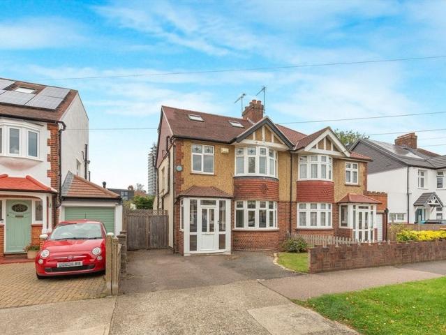 House at Oakleigh Avenue, Greater London