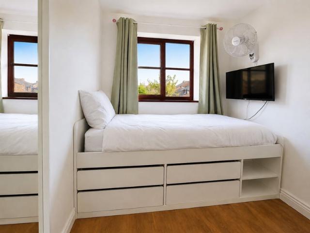 Room at Oakmead Place, Greater London
