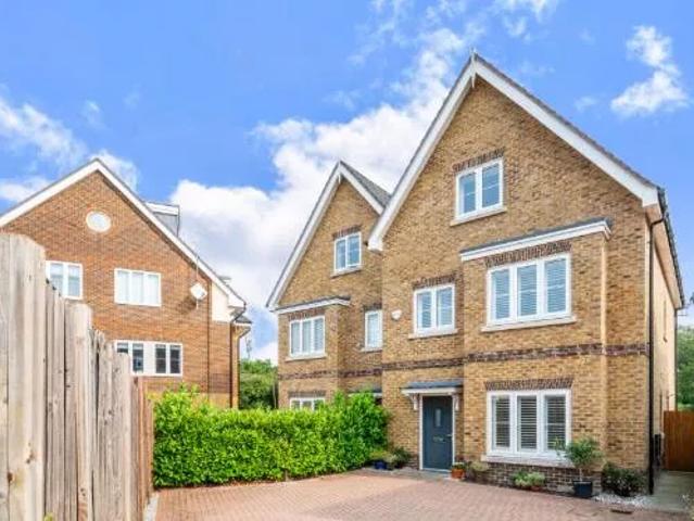 House at Oaks Lane, Mole Valley