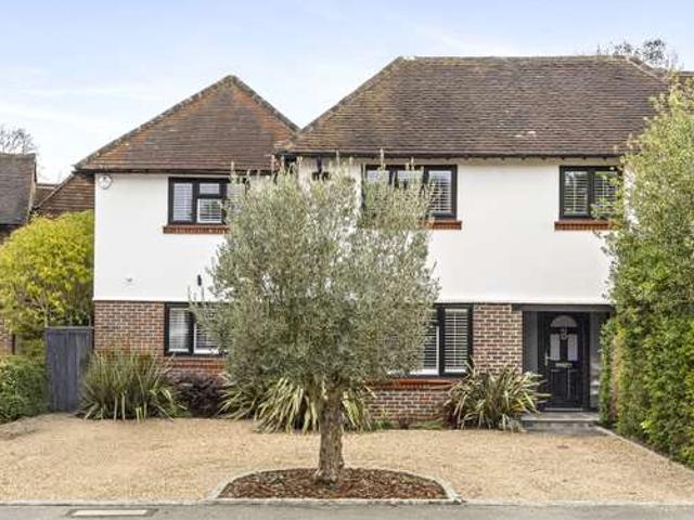 House at Oatlands Close, Elmbridge