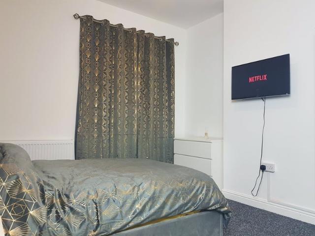 Room at Oliver Road, Sandwell