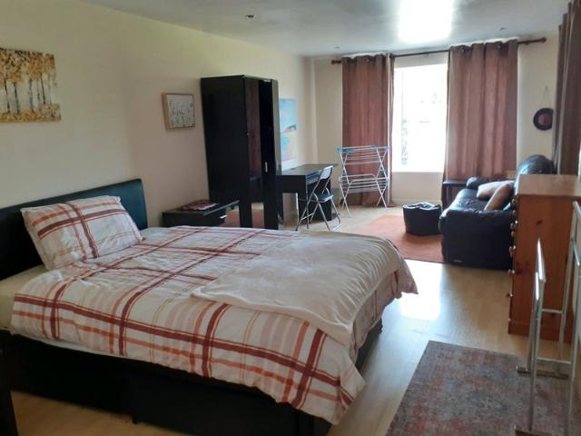 Room at Orchard Drive, Tewkesbury