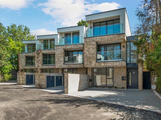 House at Orchard Grove, Greater London