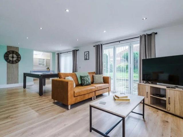 House at Overlea Drive, Aston