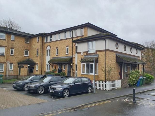House at Oxley Close, Greater London