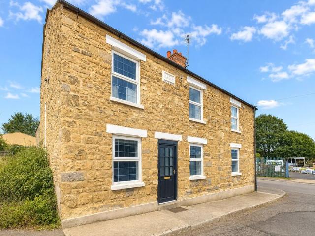 House at Paddock Lane, Desborough