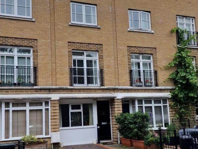 House at Parkside Crescent, Greater London