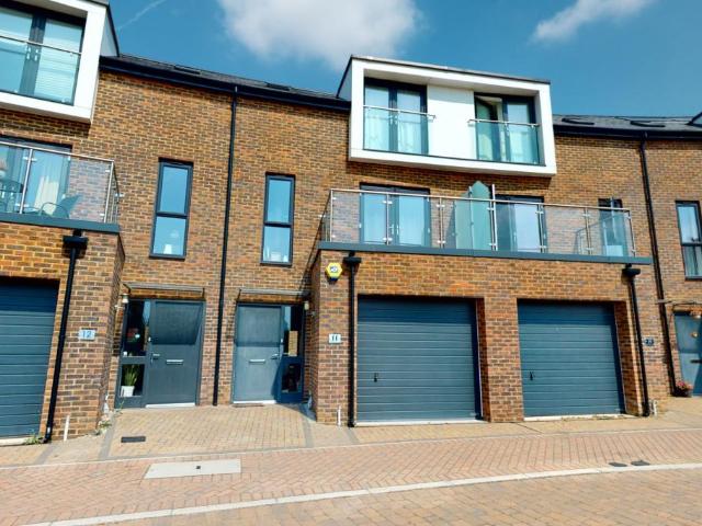 House at Pavilion View, Ashford