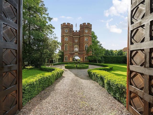 House at Pelhams Walk, Elmbridge