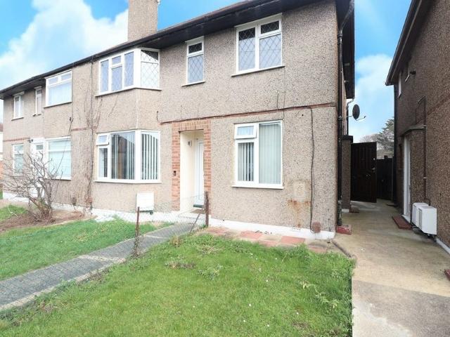 house at Pinewood Avenue, Hillingdon