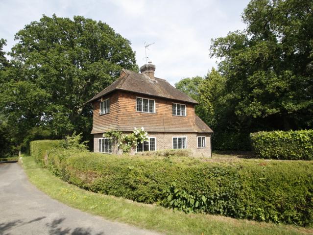 house at Pickhurst Road, Chiddingfold, GU8 4TS