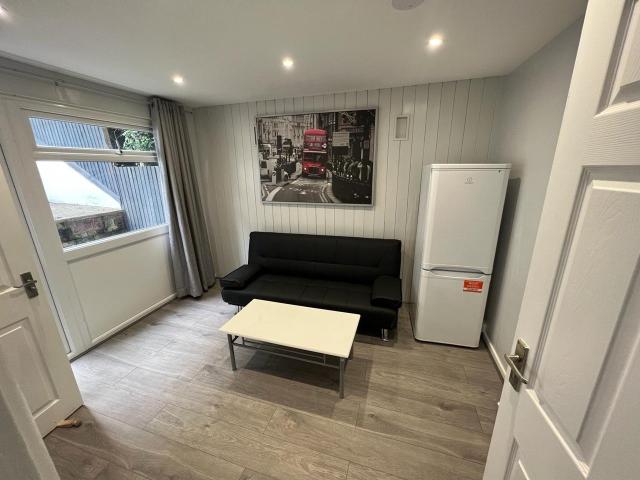 House at Pomfret Avenue, Luton