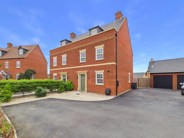 House at Pontefract Avenue, Towcester