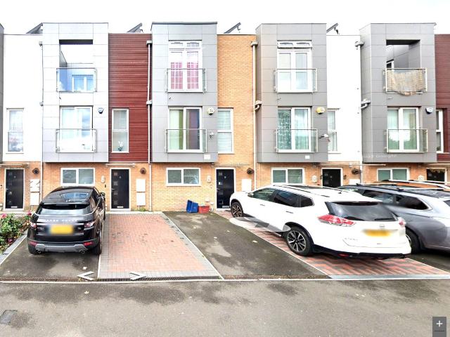 House at Pontes Avenue, Greater London