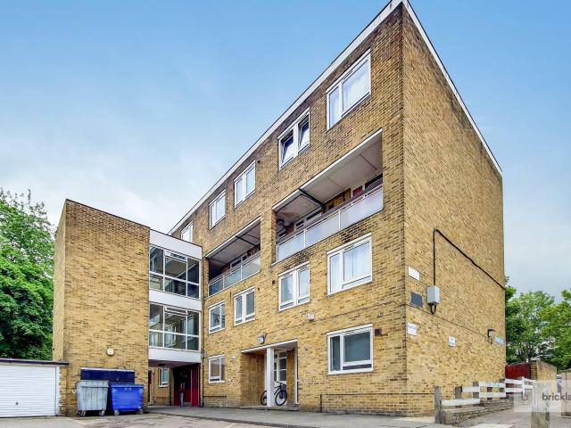 Apartment at Polecroft Lane, Greater London