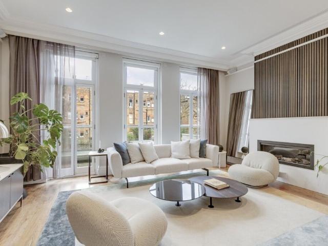House at Primrose Gardens, Greater London