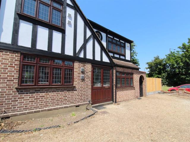 House at Princes Avenue, Greater London
