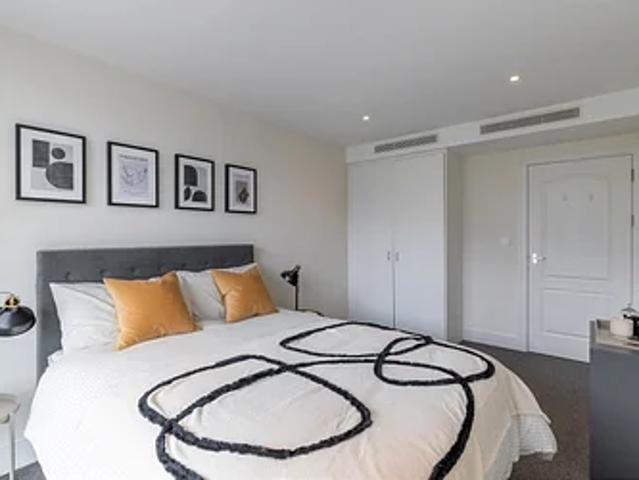 House at Queenstown Road, Greater London