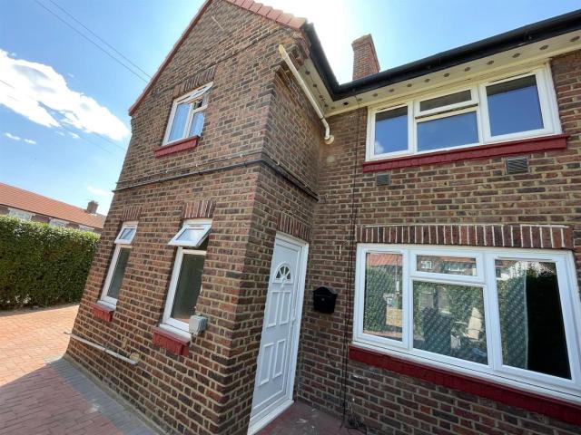 House at Queenswood Avenue, Greater London