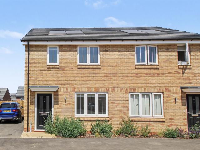 House at Queens Drive, Bedford