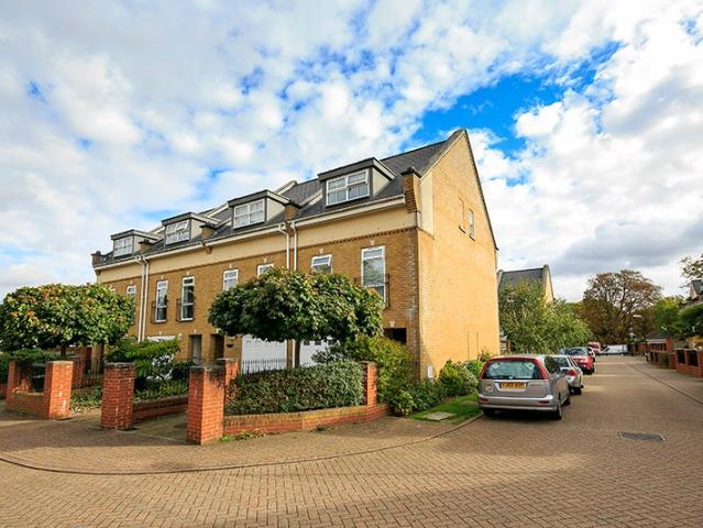 House at Queen's Road, Greater London