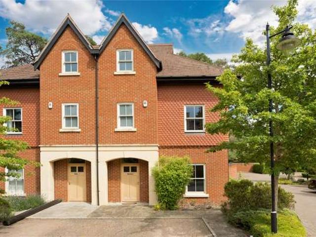 House at Queensbury Gardens, South Ascot