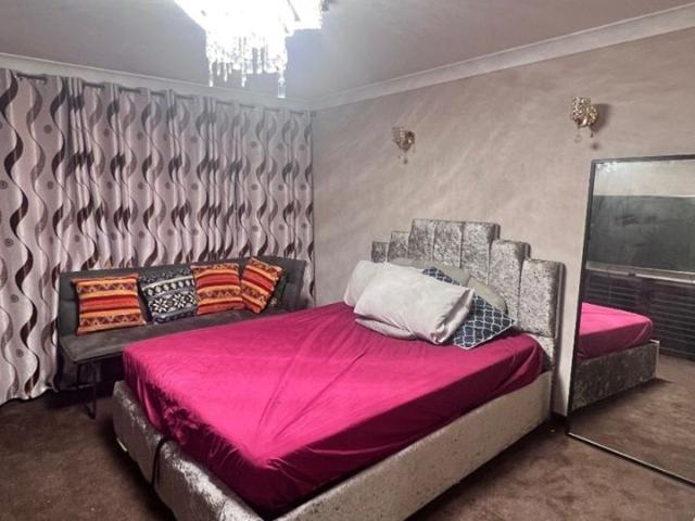Room at Radnor Close, Greater London