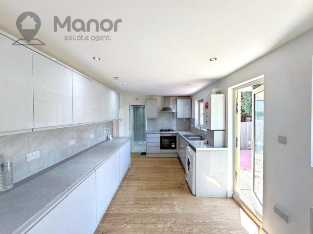House at Reynolds Avenue, Greater London