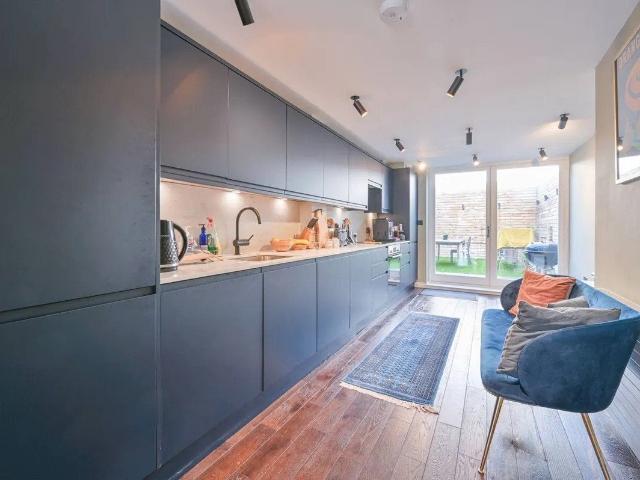 House at Rifle Court, Greater London