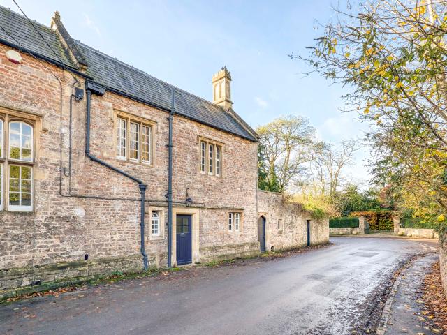 House at Riverside, Dinder