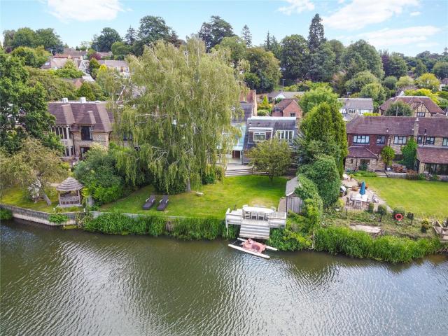House at Riverside Drive, Elmbridge