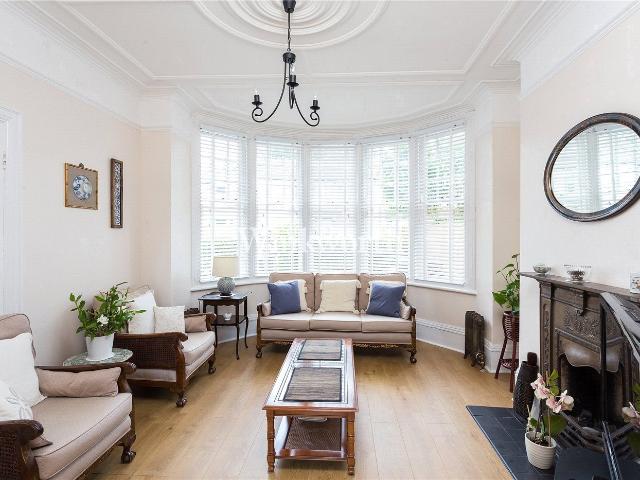 House at Riverway, Greater London