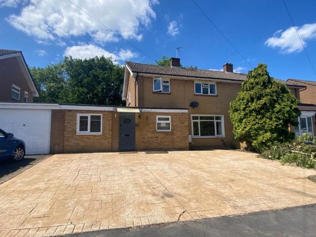 house at Room, Applegarth Avenue, Guildford, GU2