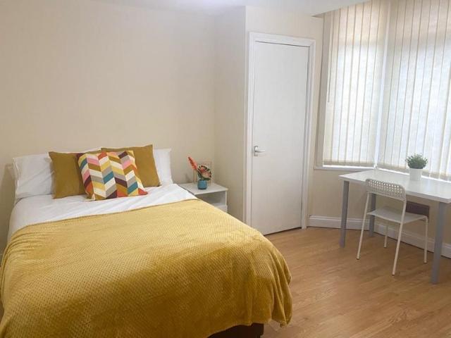 Room at Robert Street, Cardiff