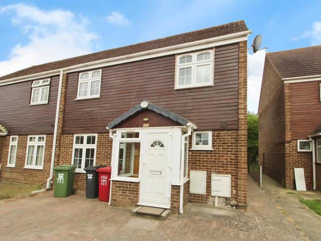 House at Rochfords Gardens, Slough