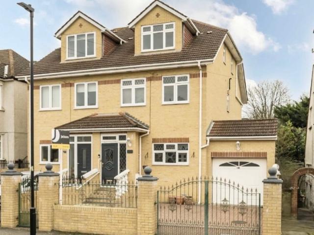 House at Rosedene Avenue, Greater London