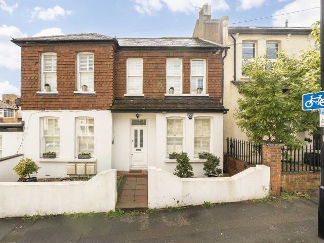 House at Rosedene Avenue, Greater London