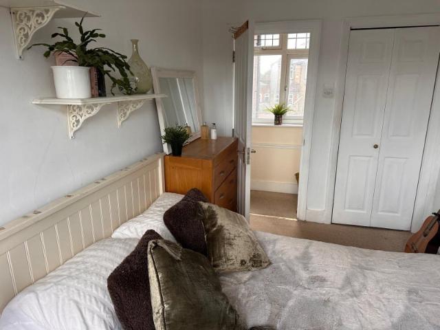 House at Runnymede Close, Greater London