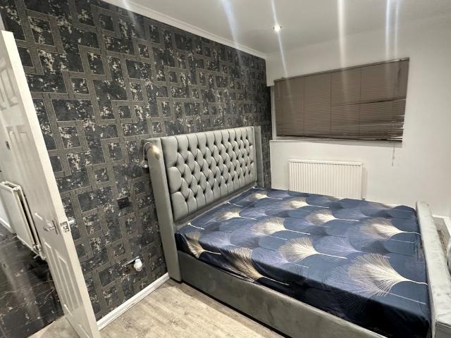 Apartment at Rush Green Gardens, Greater London