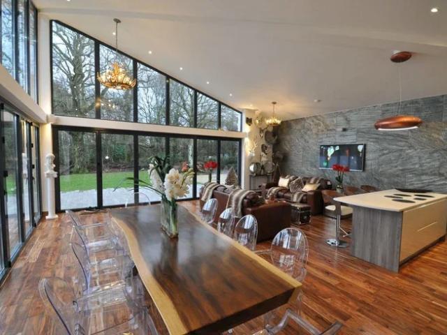 House at School Road, Auchendennan