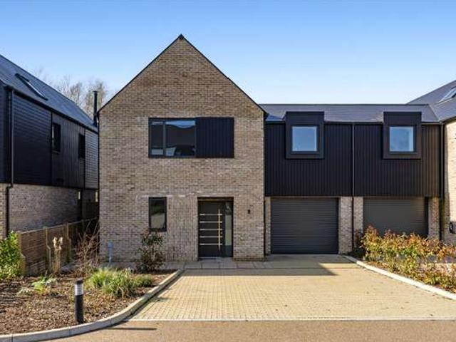 House at Sandpiper Close, Ashford