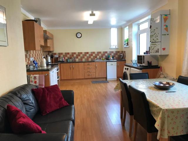 Room at Salisbury Road, Plymouth