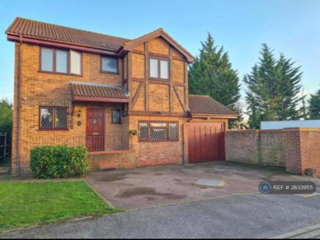 House at Sarsby Drive, Hythe End