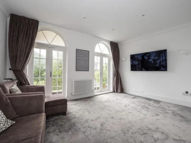 House at Savery Drive, Elmbridge