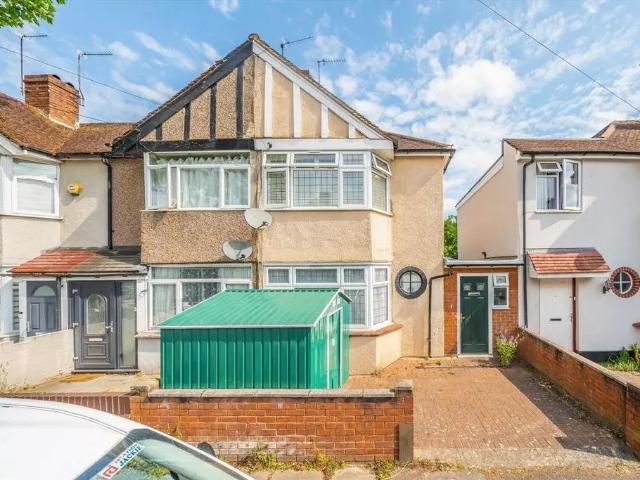 House at Saxon Avenue, Greater London