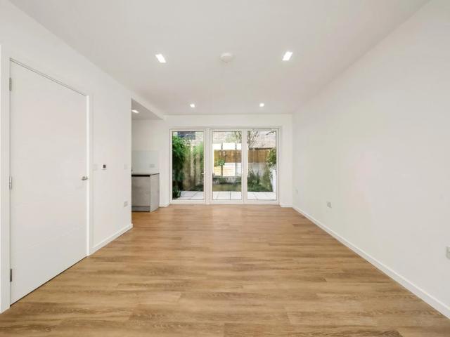 House at Simon Close, Greater London