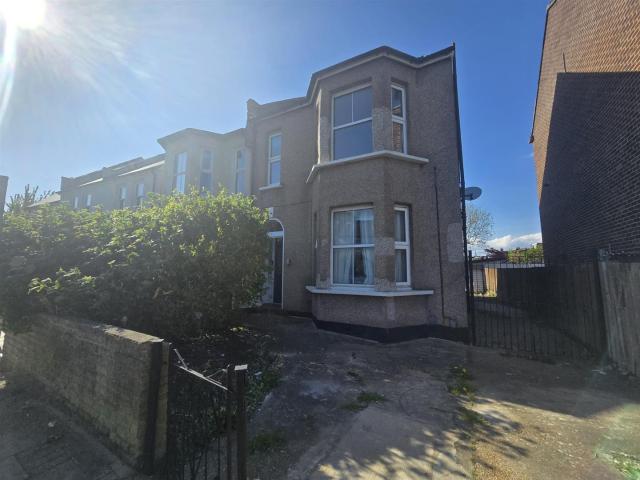 Apartment at Southlands Road, Greater London