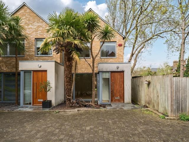 house at Sloane Mews, London