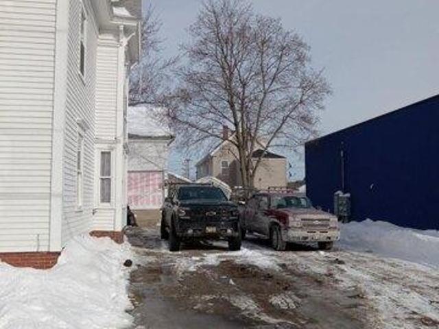 house Auburn ME ES103247422